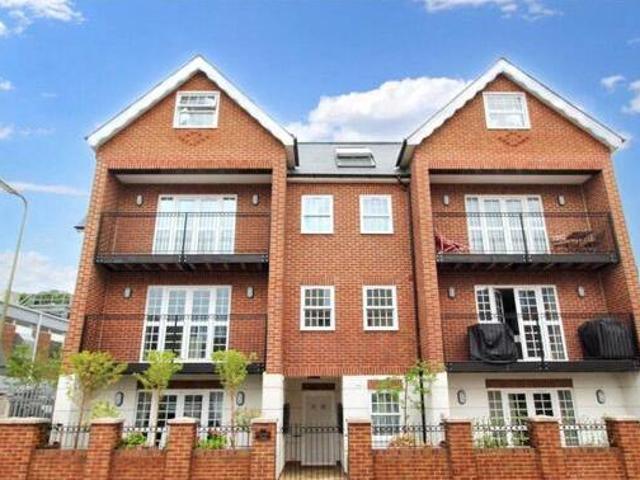 Church Road, Fleet, 2 Bedroom Flat