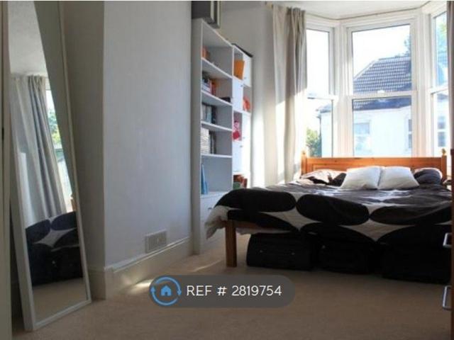 Church Road, Guildford GU1, 2 bed maisonette to rent, £1,650 pcm | PrimeLocation