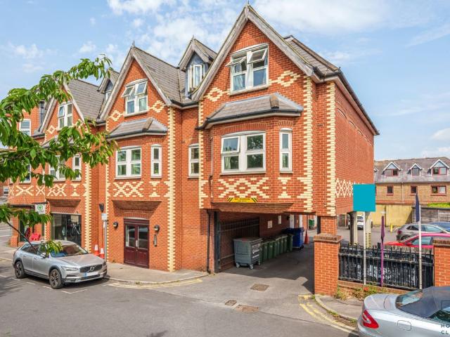 Church Road, Guildford GU1, 2 bed flat to rent, £1,750 pcm | PrimeLocation