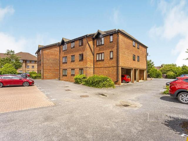 Church Road, Haywards Heath, West. 2 bed flat to rent £1,375 pcm £317 pw