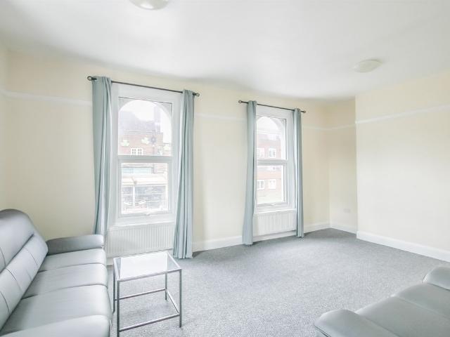 Church Road, Hendon NW4, 2 bed maisonette to rent, £1,900 pcm | PrimeLocation
