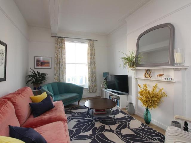 Church Road, Hove BN3 6 bed flat to rent £3,600 pcm £831 pw