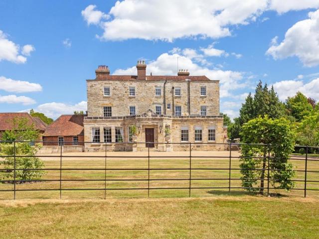 Church Road Lamberhurst TN3 3 bed apartment to rent £1,950 pcm £450 pw