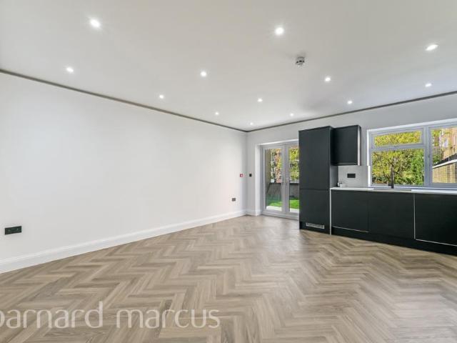 Church Road, LONDON 2 bed flat to rent £2,650 pcm £612 pw