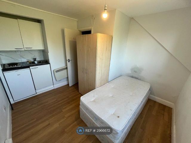 Church Road, London E10, Studio to rent, £1,200 pcm | PrimeLocation
