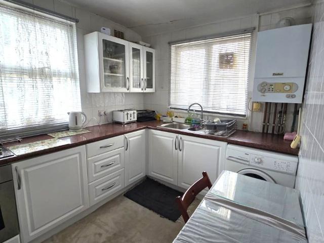 Church Road, London NW4, 2 bed flat to rent, £1,900 pcm | PrimeLocation