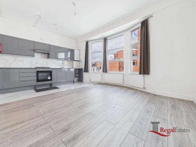 Church Road, London NW10, 3 bed flat to rent, £1,950 pcm | PrimeLocation