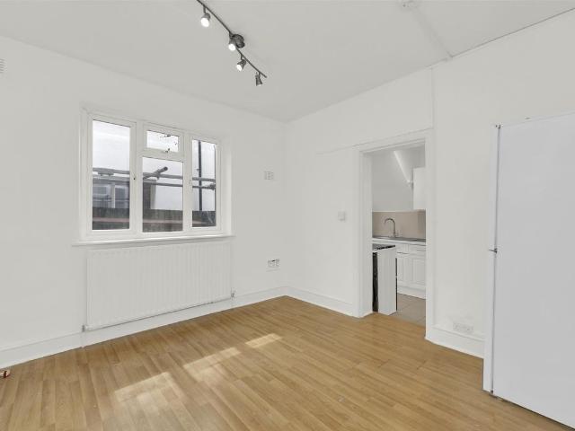 Church Road, London NW10, 3 bed flat to rent, £2,800 pcm | PrimeLocation