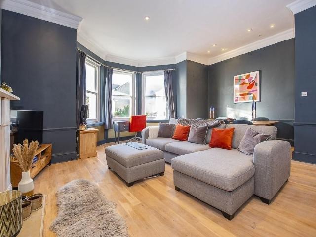 Church Road, London SW19, 2 bed flat to rent, £3,000 pcm | PrimeLocation