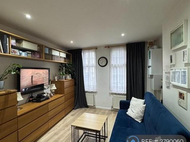 Church Road, London, W3 2 bed flat to rent £1,800 pcm £415 pw