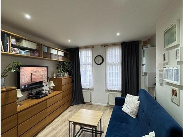 Church Road, London W3, 2 bed flat to rent, £1,900 pcm | PrimeLocation