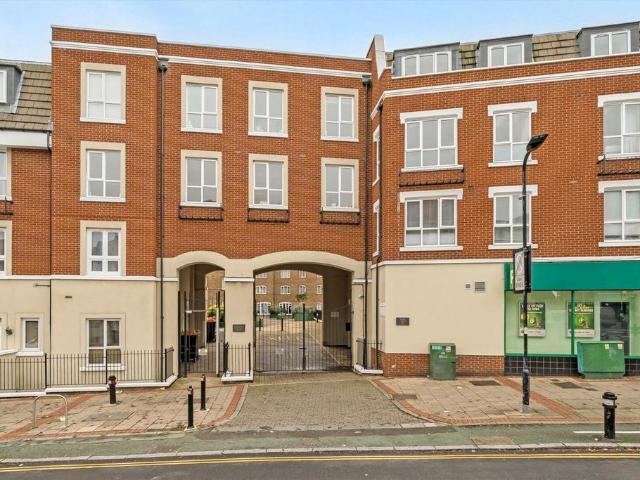 Church Road, London W3 2 bed flat to rent £2,000 pcm £462 pw