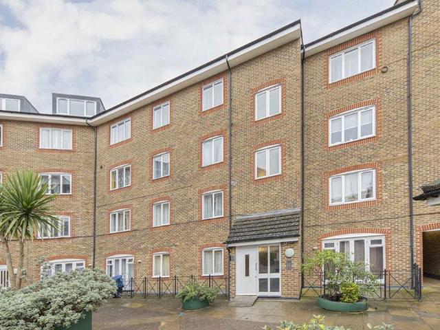 Church Road, London W3 2 bed flat to rent £2,250 pcm £519 pw