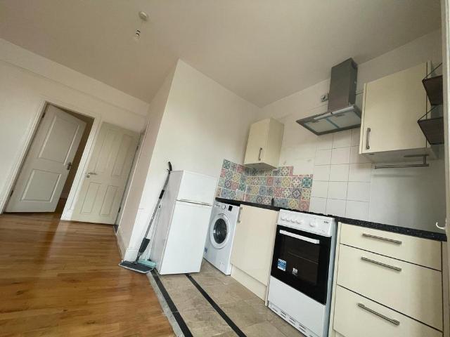 Church Road, Moseley B13 1 bed flat to rent £850 pcm £196 pw