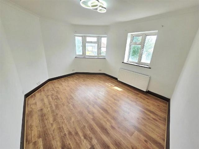 Church Road, Northolt 2 bed apartment to rent £1,595 pcm £368 pw