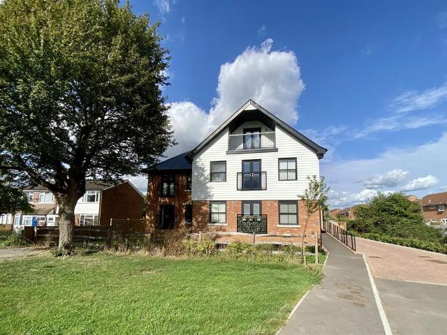 Church Road, Paddock Wood, Tonbridge TN12, 2 bed flat to rent, £1,395 pcm | PrimeLocation