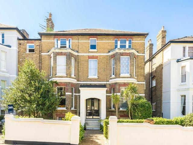 Church Road, Richmond TW10 2 bed flat to rent £2,100 pcm £485 pw