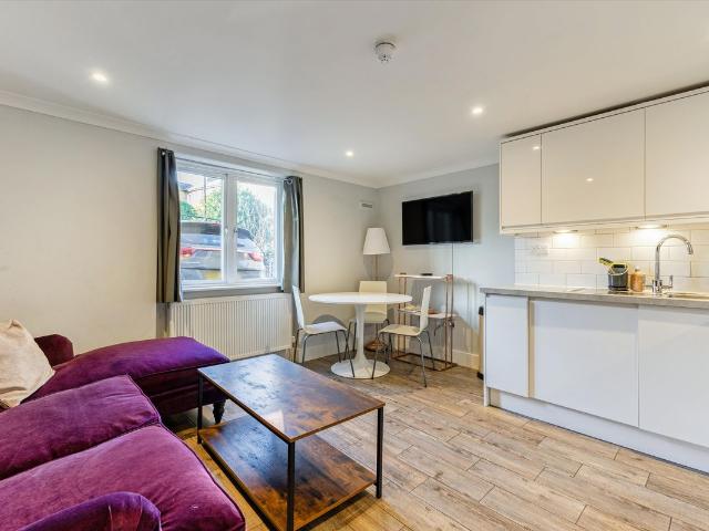Church Road, Richmond TW10, 2 bed flat to rent, £3,750 pcm | PrimeLocation