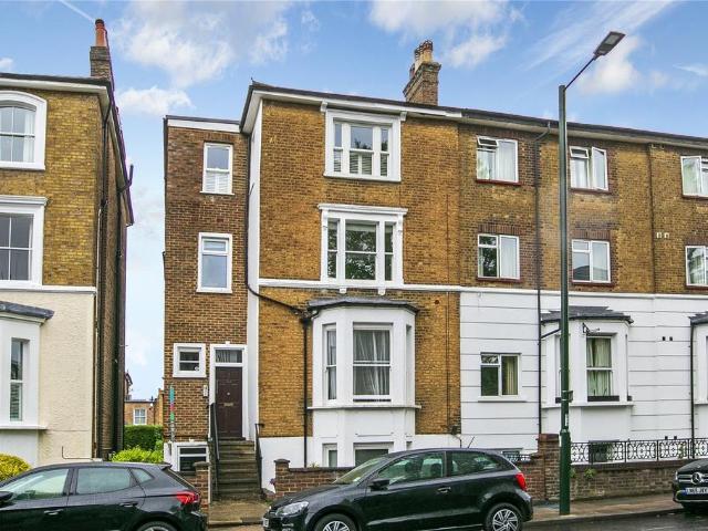Church Road, Richmond, Surrey, TW9 2 bed apartment to rent £2,250 pcm £519 pw