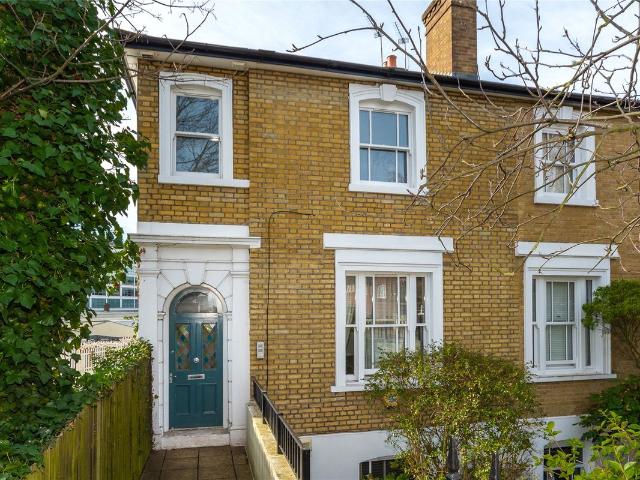 Church Road, Richmond, Surrey TW9, 2 bed flat to rent, £2,250 pcm | PrimeLocation