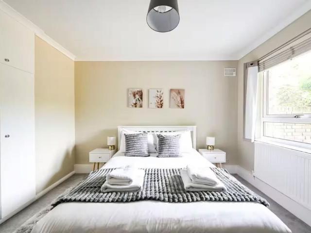 Church Road, Surrey TW10 2 bed flat to rent £5,000 pcm £1,154 pw
