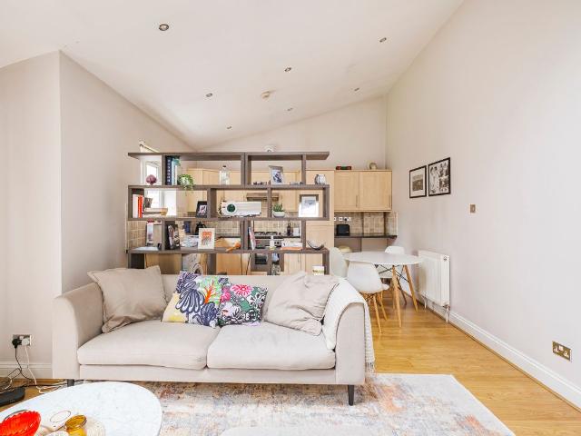 Church Rise, Forest Hill SE23, 2 bed flat to rent, £2,300 pcm | PrimeLocation
