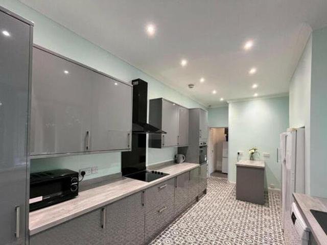 Church Wood Avenue, Leeds, 6 Bedroom Semi detached
