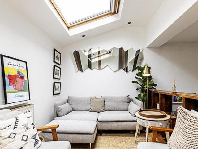 Church Walk, London, 2 Bedroom House