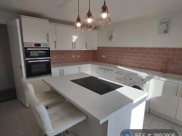 Church View, Coatbridge, ML5 3 bed flat to rent £1,050 pcm £242 pw
