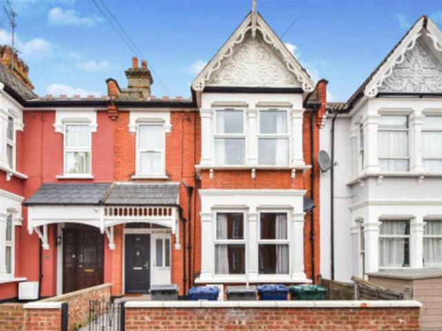 Churchfield Avenue, London, N12 2 bed flat to rent £2,300 pcm £531 pw