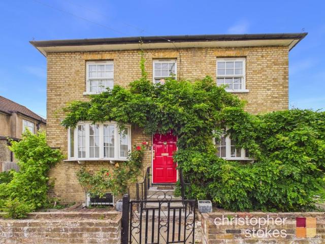 Churchfield Path. 4 bed detached house to rent £2,600 pcm £600 pw