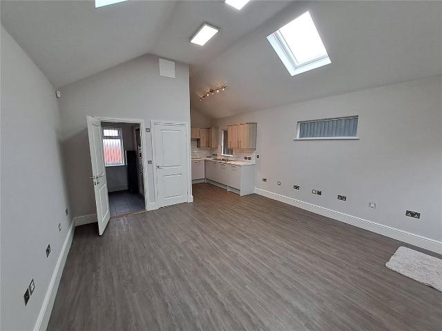 Churchfield Road, Chalfont St. Peter, Gerrards Cross SL9, Studio to rent, £1,100 pcm | PrimeLocation