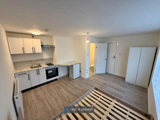Churchfield Road, Dunstable LU5, Room to rent, £845 pcm | PrimeLocation
