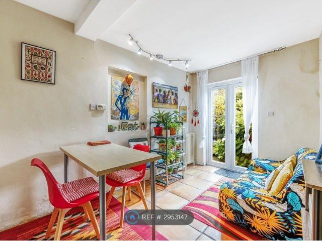 Churchfield Road, London W3, 2 bed flat to rent, £2,200 pcm | PrimeLocation
