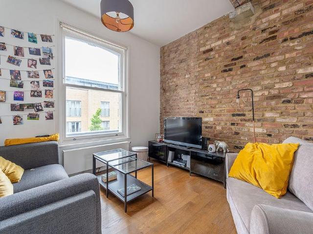 Churchfield Road, Poet's Corner. 2 bed flat to rent £2,300 pcm £531 pw