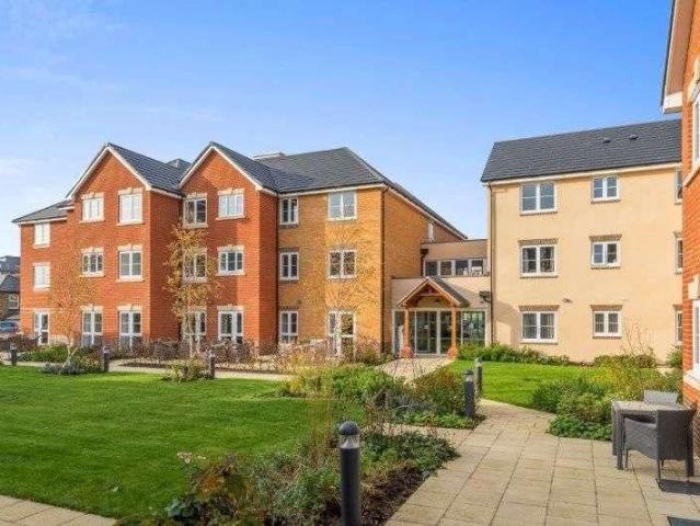 Churchfield Road, Walton on thames, KT12