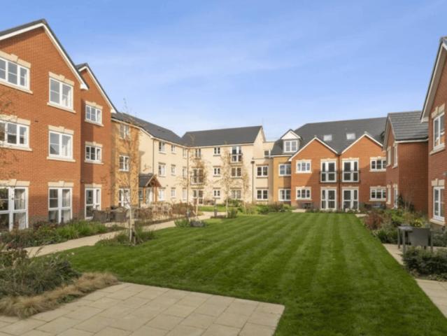Churchfield Road, Walton on Thames, KT12 2 bed retirement property to rent £3,000 pcm £692 pw