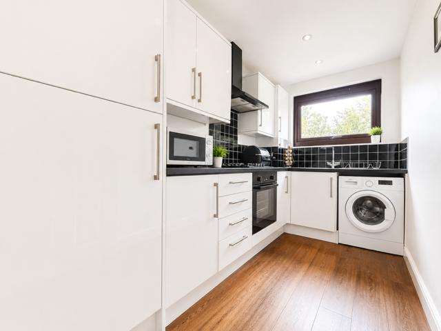 Churchfields, London E18, 1 bed flat to rent, £1,350 pcm | PrimeLocation