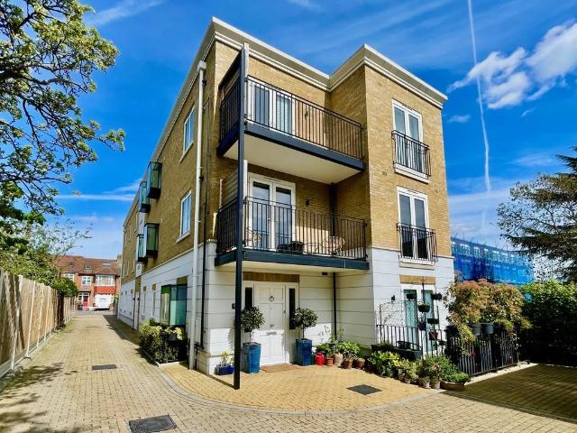 Churchfields, London E18 2 bed apartment to rent £2,250 pcm £519 pw