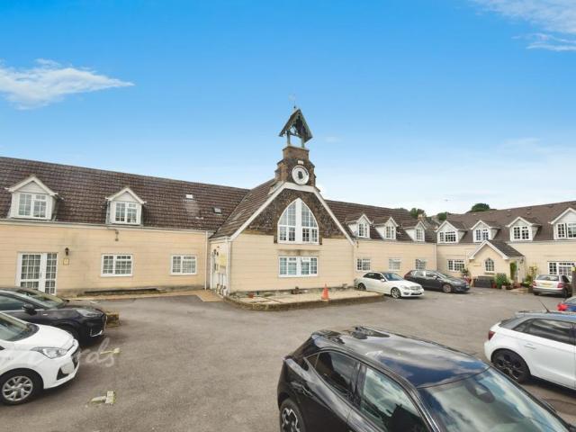Churchill Court London Road CT17 2 bed apartment to rent £1,000 pcm £231 pw