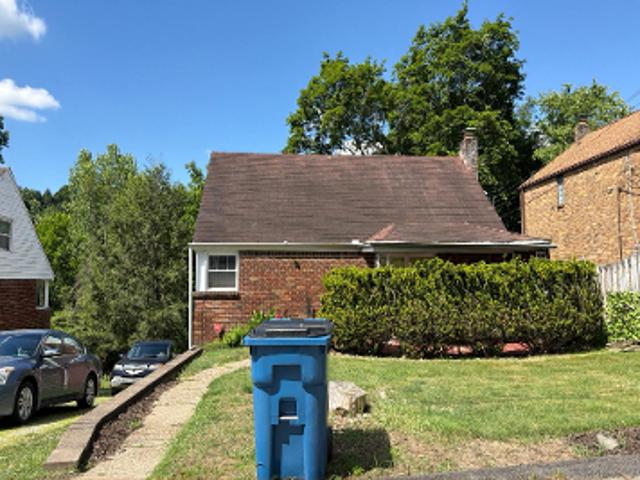 Churchill Ave