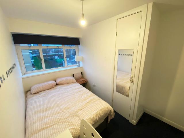 Churchill Gardens, London SW1V, Room to rent, £950 pcm | PrimeLocation