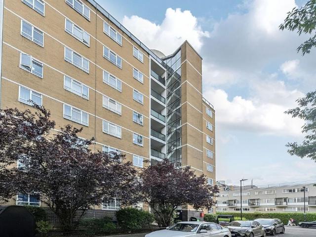 Churchill Gardens, Pimlico, London, SW1V 2 bed flat to rent £4,000 pcm £923 pw