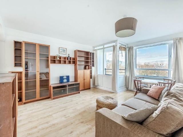 Churchill Gardens, Pimlico, London, SW1V 2 bed flat to rent £2,600 pcm £600 pw