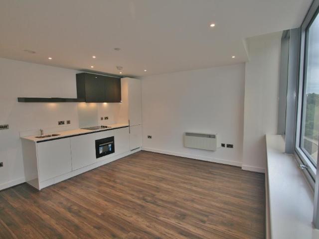 Churchill Place, Churchill Way. 1 bed flat to rent £1,050 pcm £242 pw