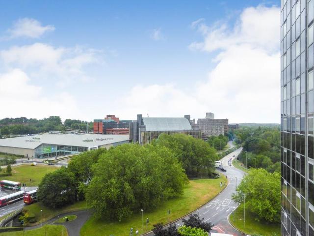 Churchill Place, Basingstoke RG21 1 bed apartment to rent £1,125 pcm £260 pw