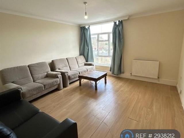 Churchill Place, Harrow, HA1 2 bed flat to rent £1,650 pcm £381 pw