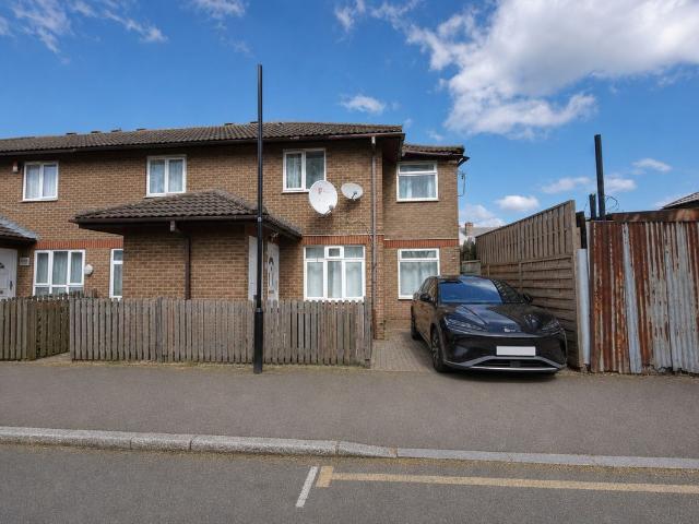 Room In A Shared House, Churchill Road, London E16, Room to rent, £1,000 pcm | PrimeLocation