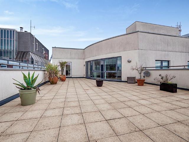Churchill Way, Cardiff 2 bed apartment to rent £2,000 pcm £462 pw