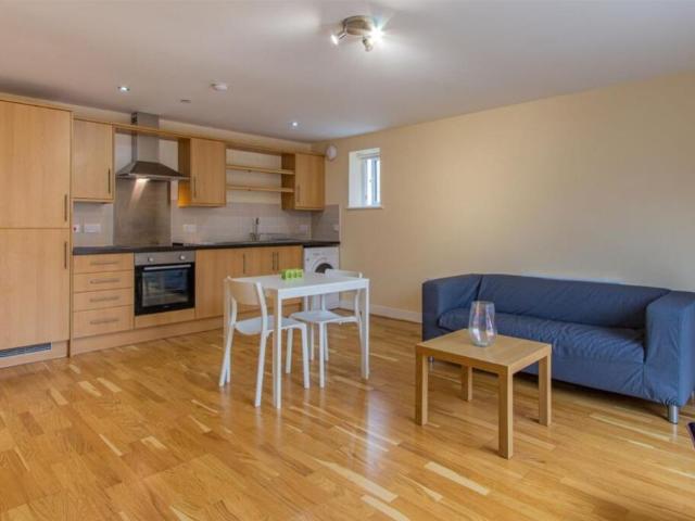 Churchill Villas, Churchill Way